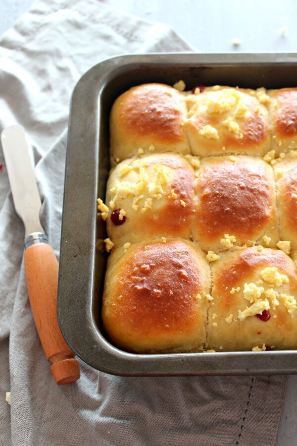 Light & Fluffy Dinner Rolls 2 Ways - Berry Sweet Life